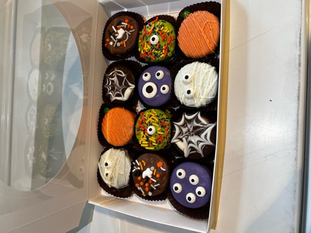 Halloween Theme Chocolate Dipped Oreos - Wicked Good Treats